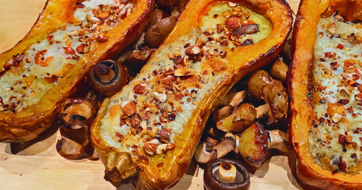 Courge butternut farcie au fromage bleu et aux amandes grillées ...