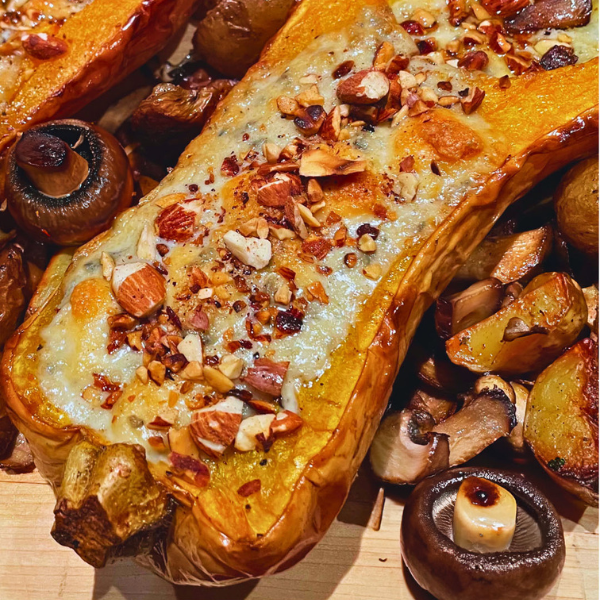 Courge butternut farcie au fromage bleu et aux amandes grillées ...