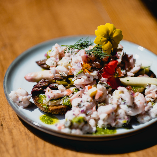 Recette de tartine de crevettes nordiques et asperges de saison du ...